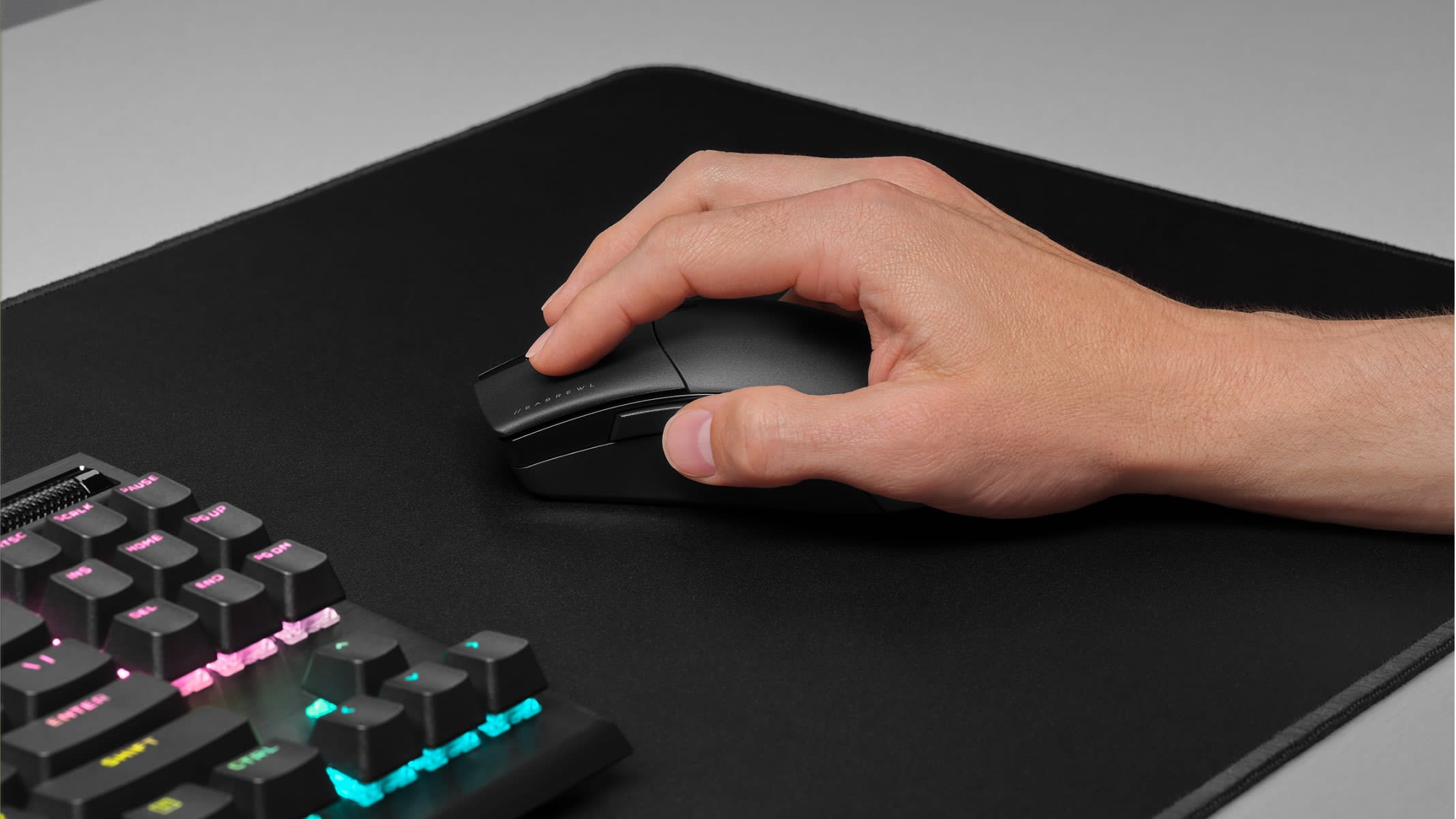 SABRE RGB PRO WIRELESS CHAMPION SERIES Ultra-Lightweight FPS/MOBA ...