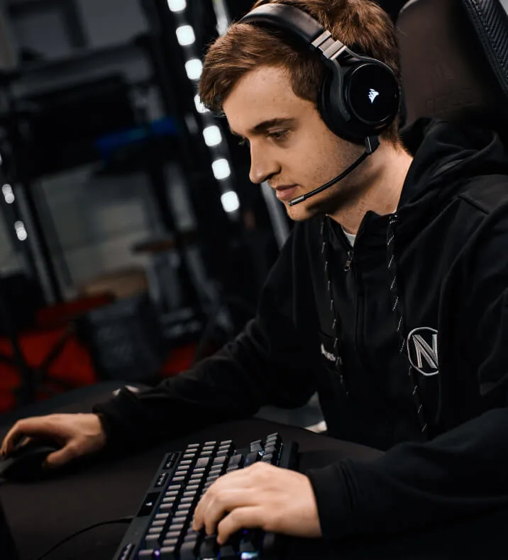 SABRE RGB PRO WIRELESS CHAMPION SERIES Ultra-Lightweight FPS/MOBA ...