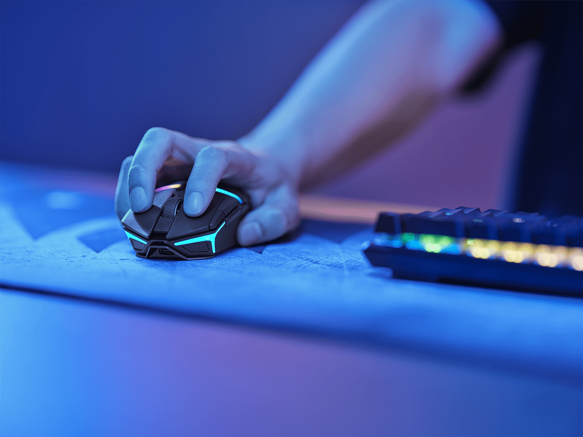 NIGHTSABRE WIRELESS RGB Gaming Mouse | CORSAIR