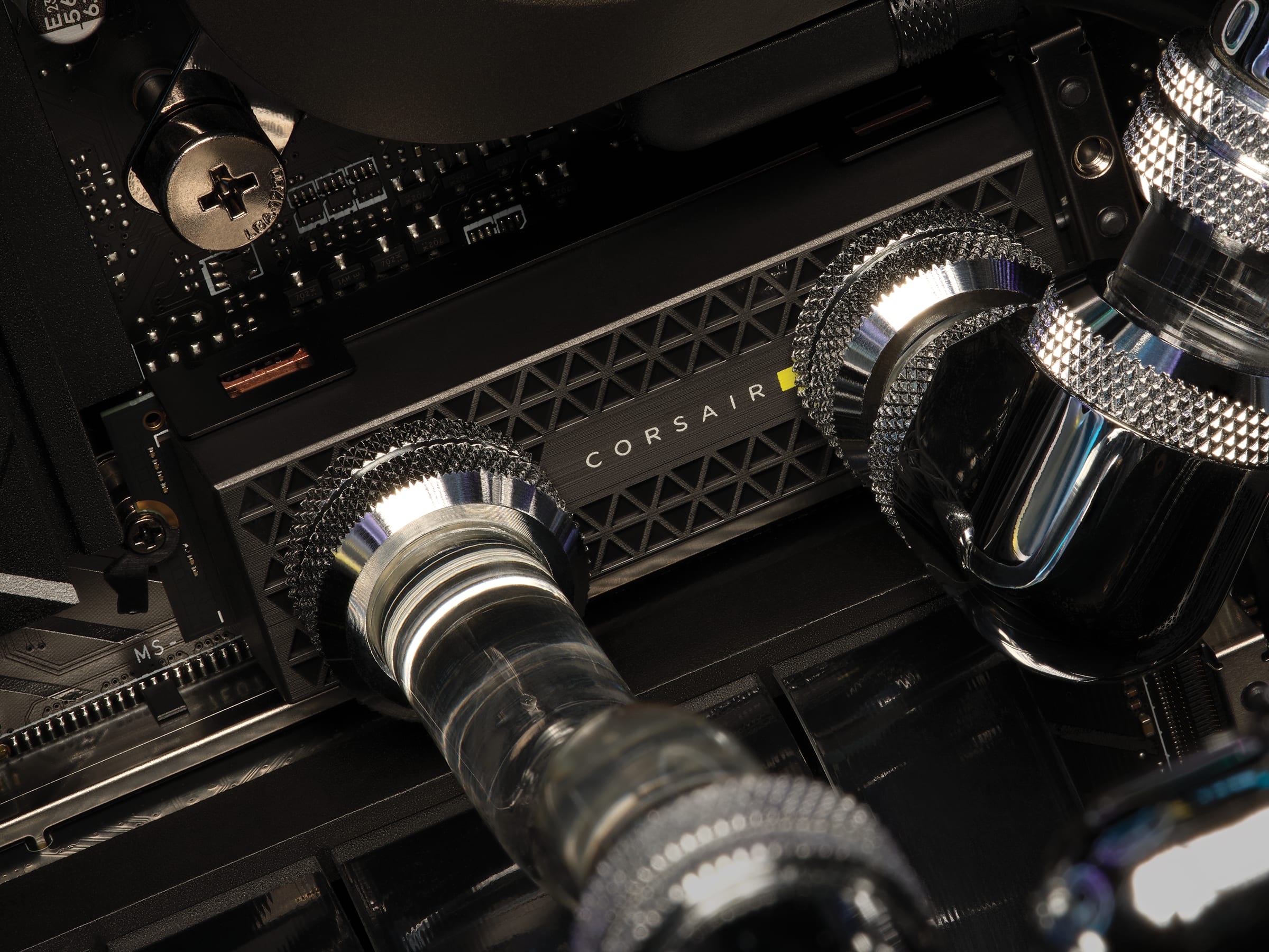 MP700 PRO 2TB Hydro X Series PCIe Gen5 x4 NVMe 2.0 M.2 SSD